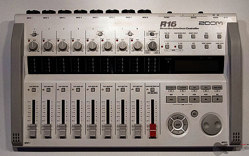 ZOOM R16: Digitalrecorder, Audiointerface und DAW Controller ...